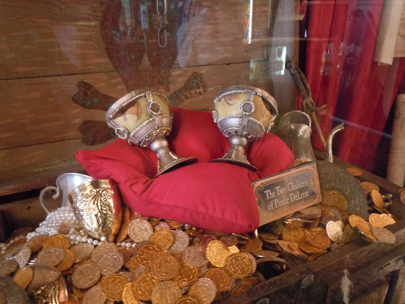 Hollywood Movie Costumes and Props: Mermaid Coffin and other Pirates of ...