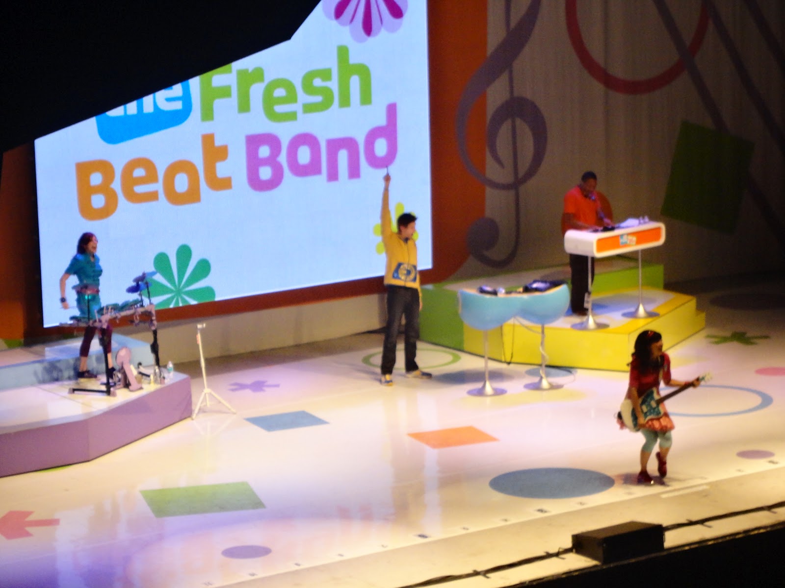 Amy, Robert and Bryson: Bryson's 1st Concert! The Fresh Beat Band!