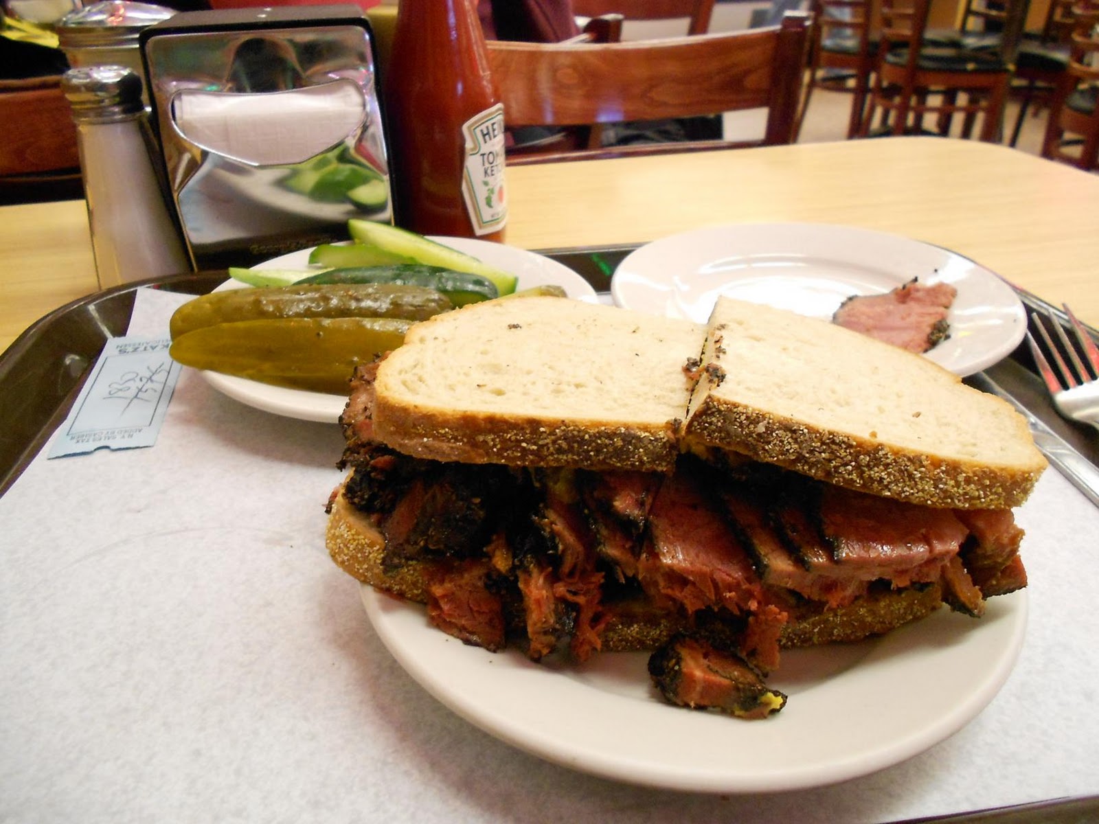 Stay here - Feel far: New York: Lunchtime - Katz´s Delicatessen