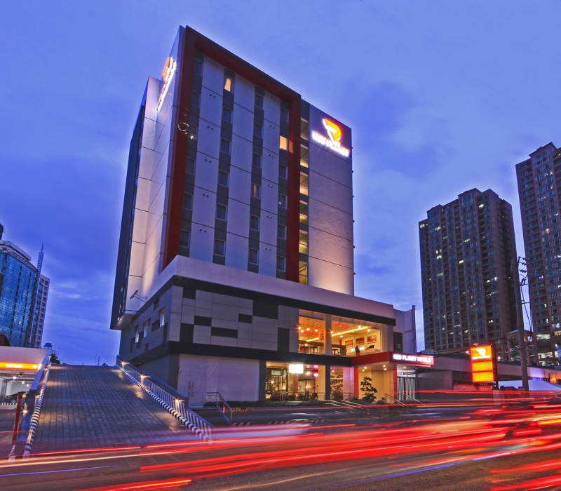 RED PLANET HOTEL AMORSOLO TOUR - Rochelle Rivera