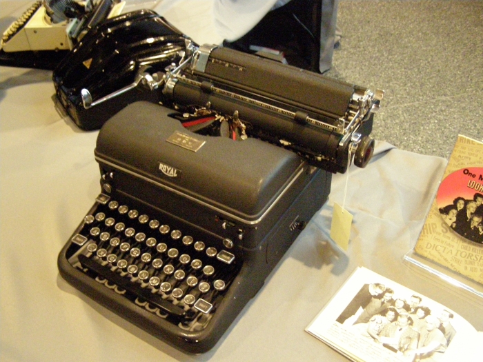 TotallyYourType: Smithsonian Typewriters