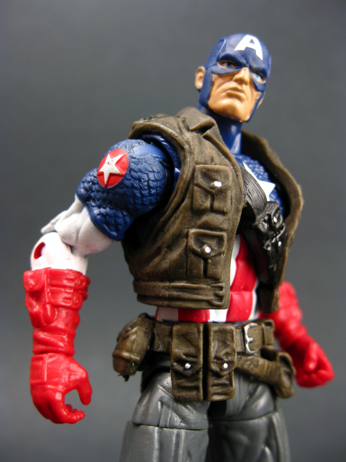 Chase Variant: The Avengers 3.75" Super Shield (Ultimates) Captain America