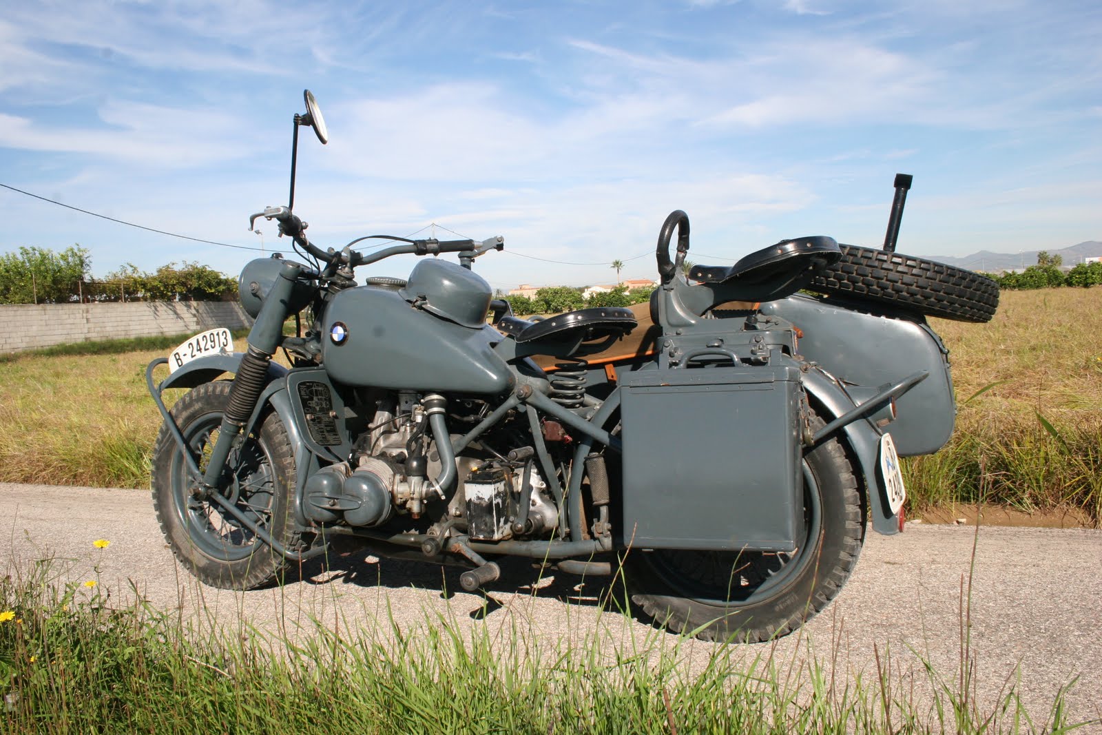 Arturo Borja: Motocicletas militares