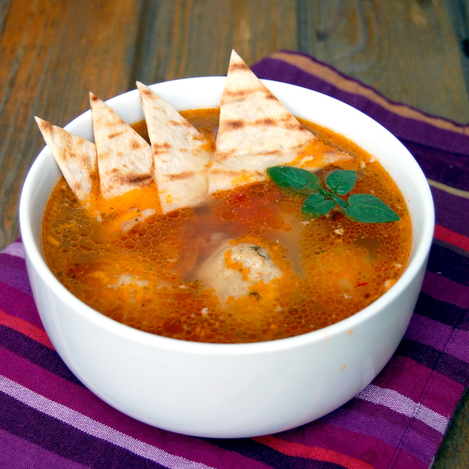 Kuchnia Alisz: Meksykańska zupa z pulpetami i nachosami