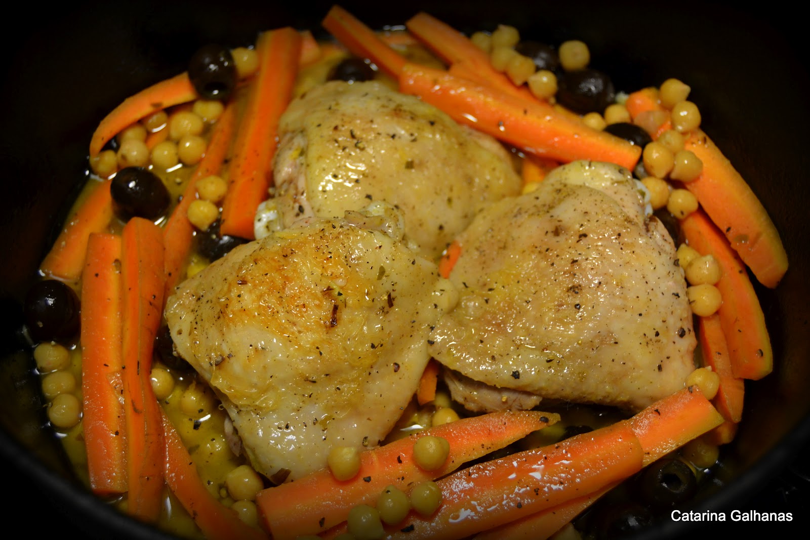 What´s cooking: CHICKEN WITH CARROTS, CHICKPEAS & OLIVES
