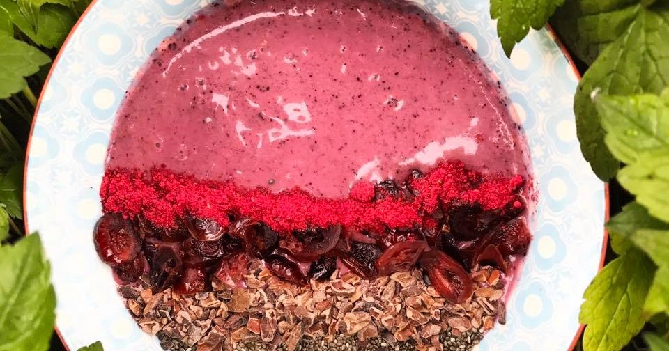 Pink smoothie bowl