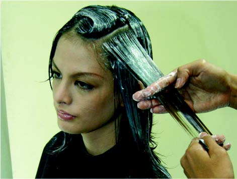 Perawatan Rambut dengan Hot Oil | Cara Perawatan