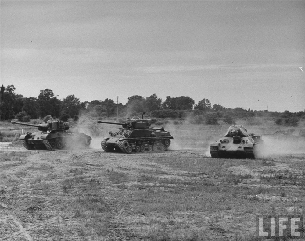 World War II in Pictures: How Did Sherman Tanks Compare to T-34 Tanks?