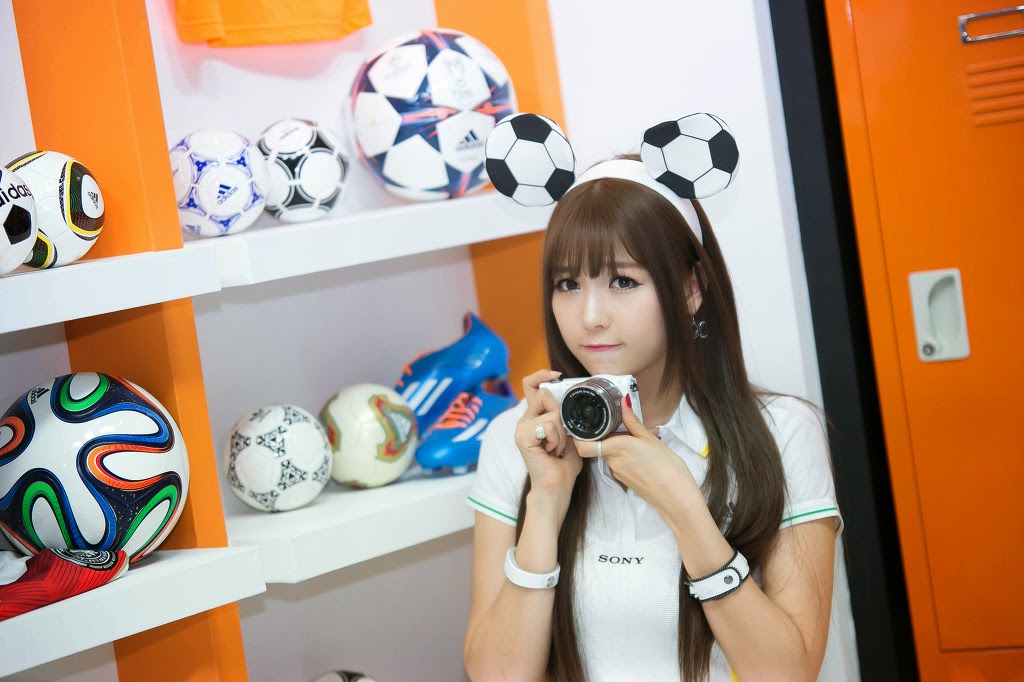 Korean Race Queens: Lee Eun Hye at Photo & Imaging Korea 2014
