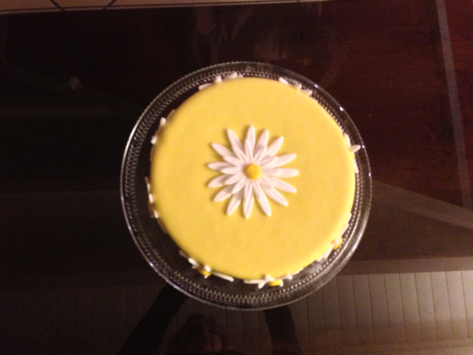 Les lubies de la marmotte: Gâteau jaune et marguerites blanches