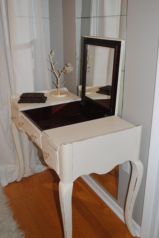 jandjhome: Painted Vanity Table