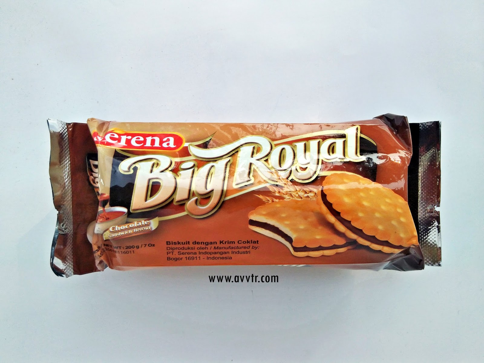 Serena Big Royal Biskuit dengan Krim Coklat on Njajan Time | heypipit
