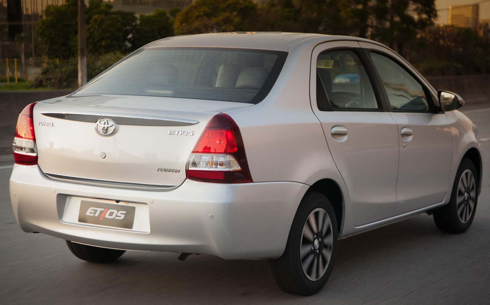 Toyota Etios 2015 fica mais caro, mas ganha equipamentos