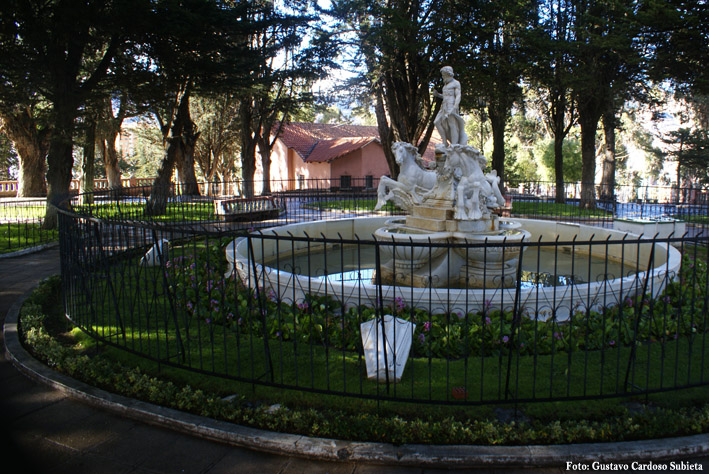 Mito Urbano - Periodismo Cultural: El Montículo