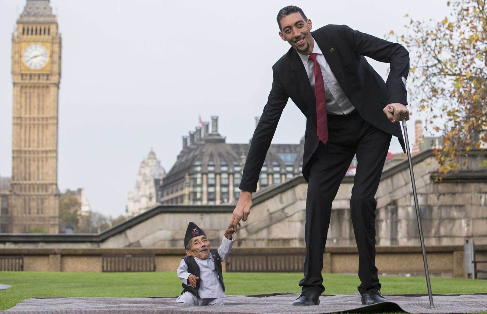 tallest man in the world-largest man in the world