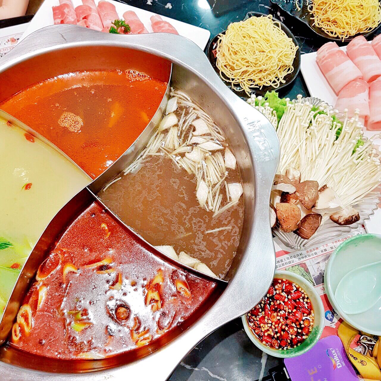 Shi Li Fang: Taiwanese Style Steamboat - JtheJon