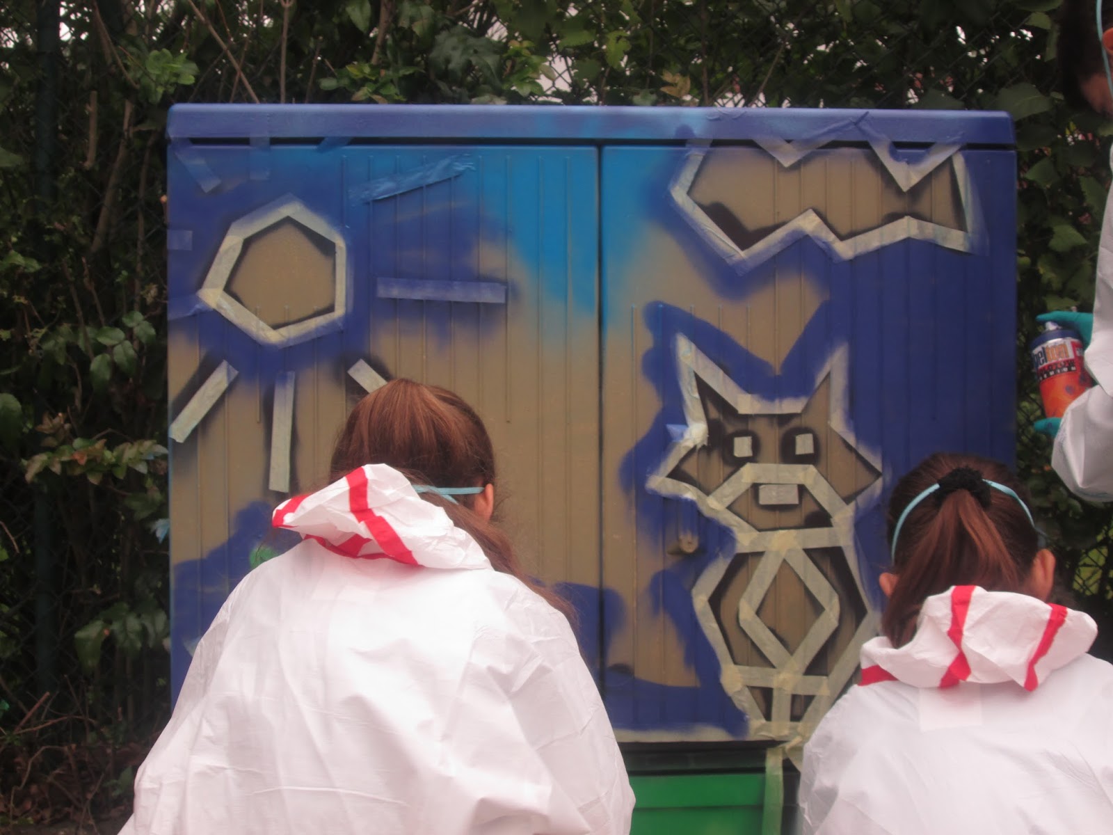 Stromkasten-Styling: Letzter Sprühtag in der Peter-Witte-Grundschule