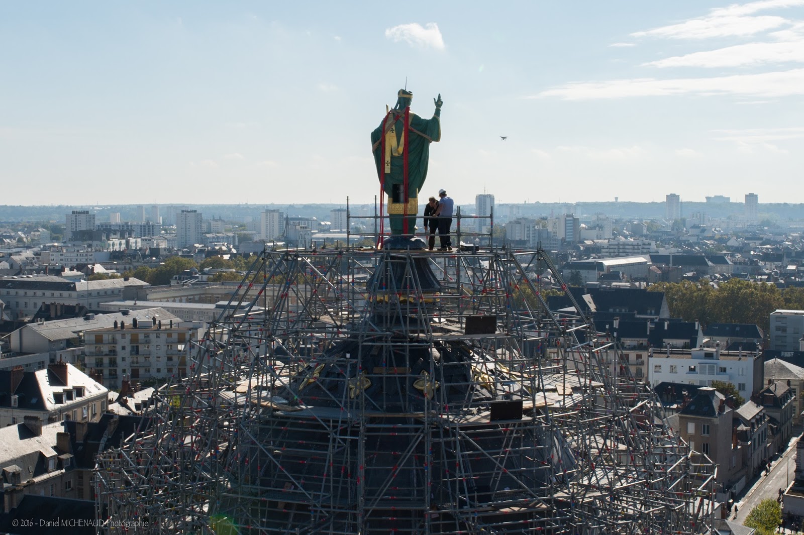 Un regard sur Tours: Le retour de la statue de Saint Martin