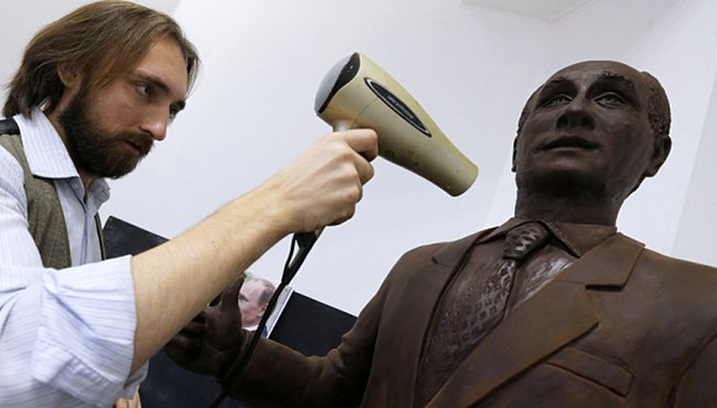 Curence: The Fastest News Update: Russian sculptor creates chocolate ...