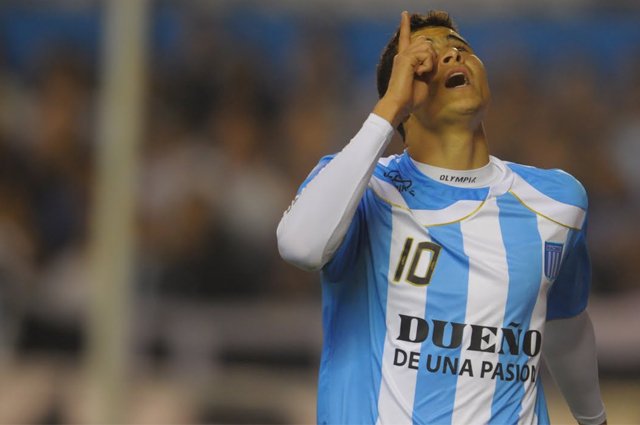 Giovanni Moreno marcó un gol de tres puntos para Racing de Avellaneda