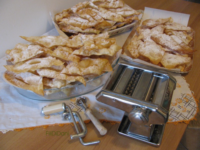 Quello che le mie mani sanno creare: crostoli, GALANI, frappe,