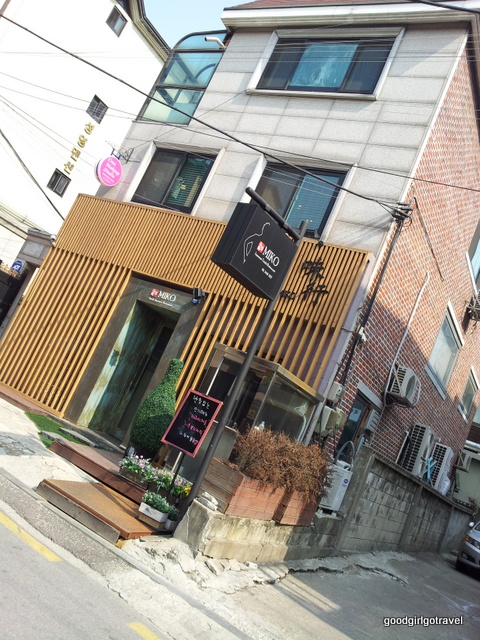 Good girl go travel: FNC Entertainment new building