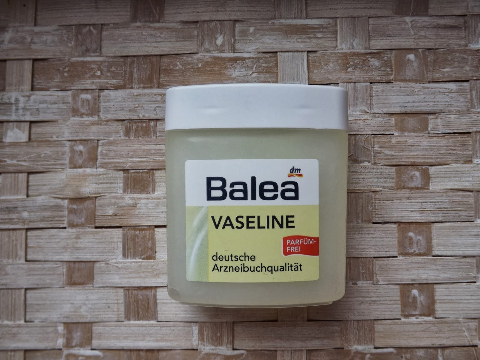 VASELINA si intrebuintarile ei | Hahahanne's