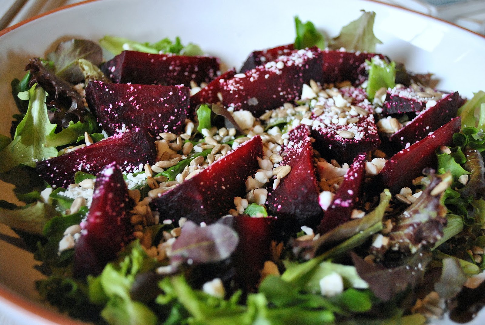 Simple Beet Salad (Salada de Beterraba Simples) - The Green Dish Blog