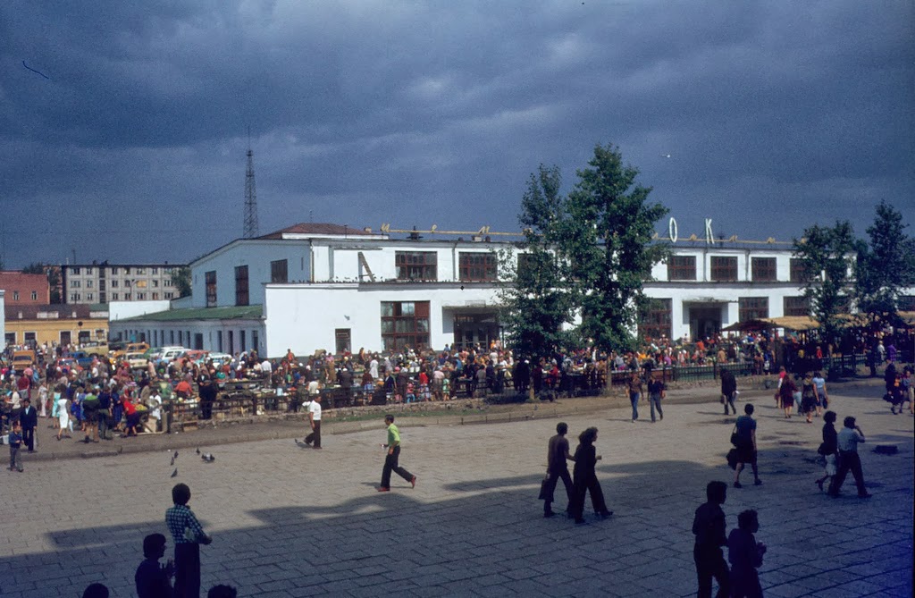Life in USSR in 1980 ~ Vintage Everyday