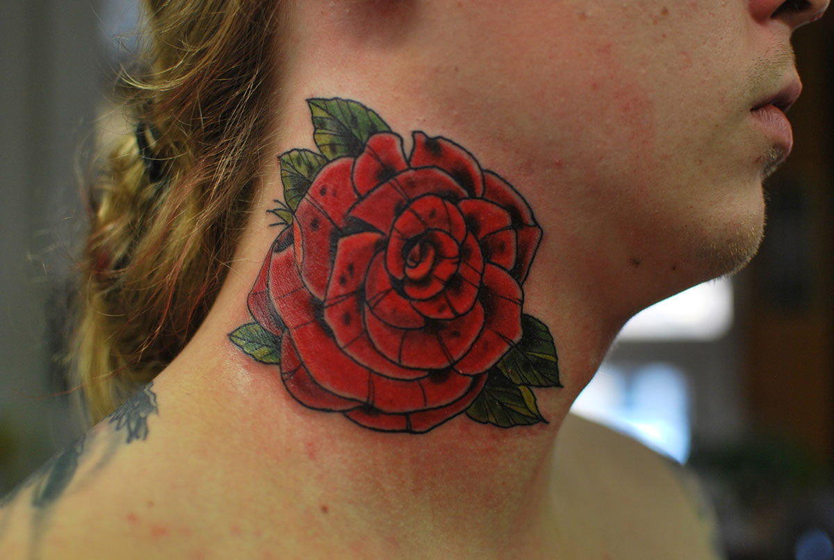 Tattoo Inkarnation: Ros på hals