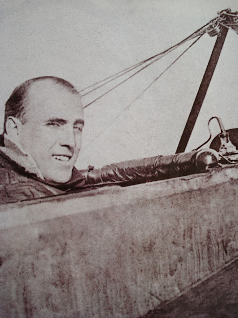 El Mordaz: JORGE NEWBERY: EL ÍCARO PORTEÑO