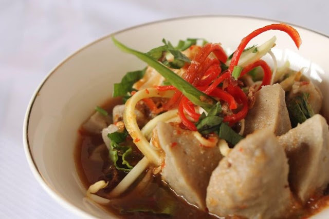 Lagi Viral!! Bakso Rujak, Kuliner Unik yang Rasanya Menggoda Selera ...