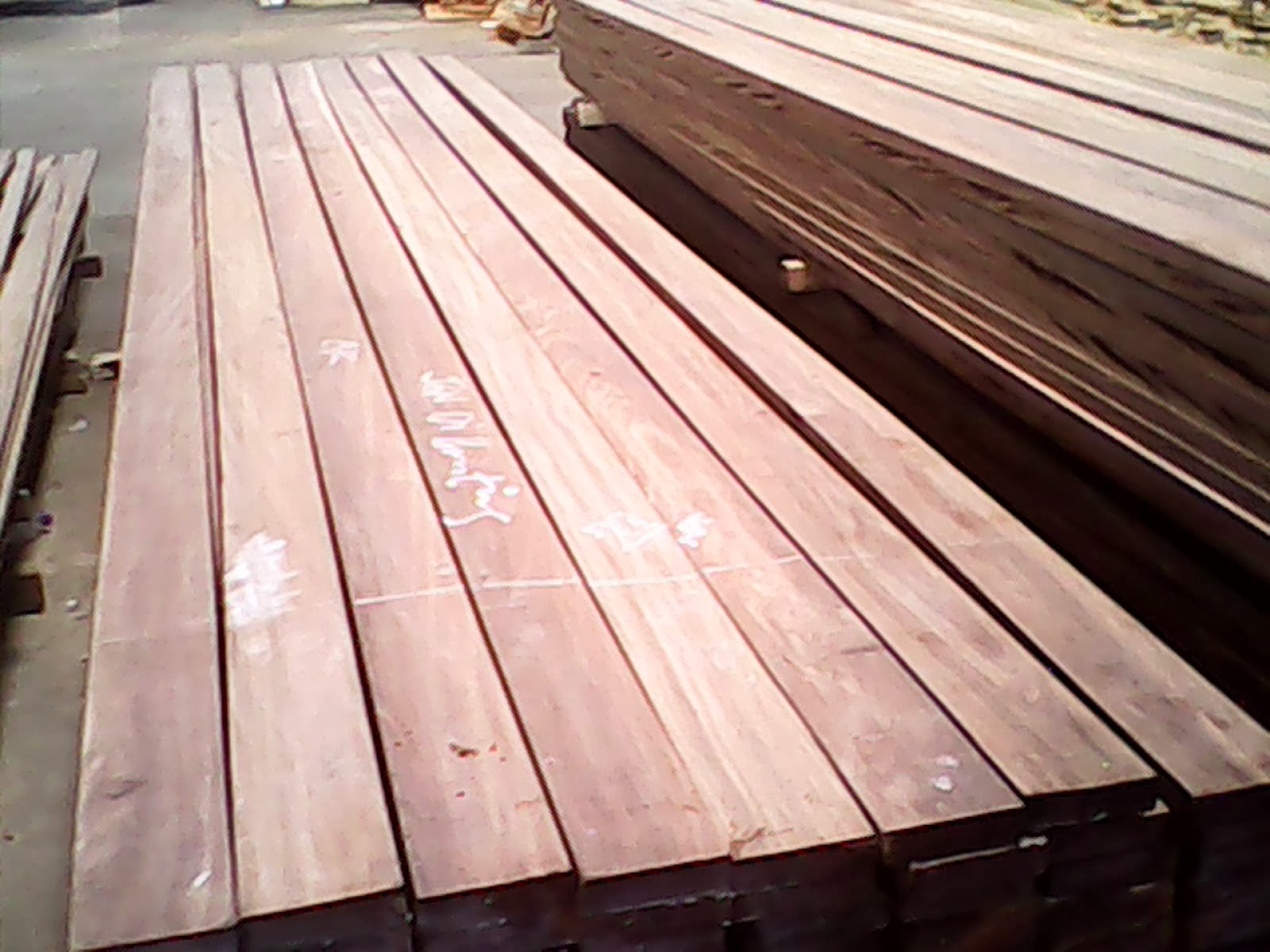 Jual kayu ulin / besi berkualitas