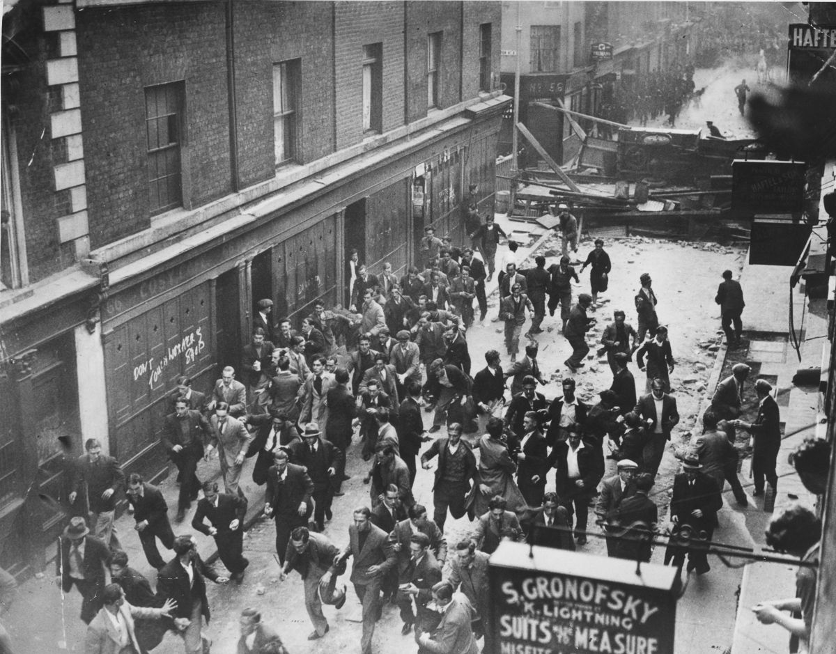 80 Years Ago: Historical Pictures of the Battle of Cable Street – The ...