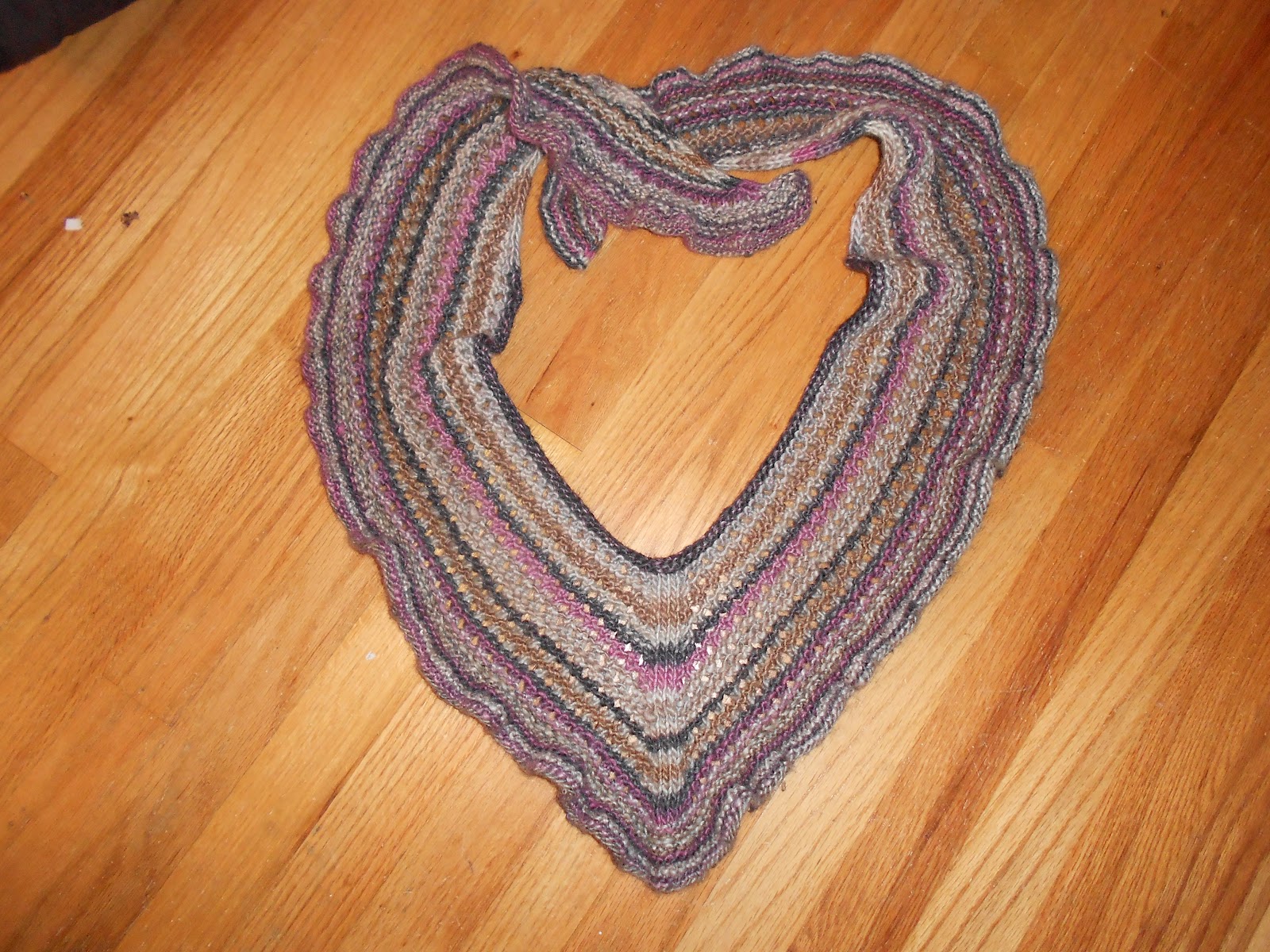 Hunkey Dorey Land: Busy week, 2 knitting projects, new zentangle ...