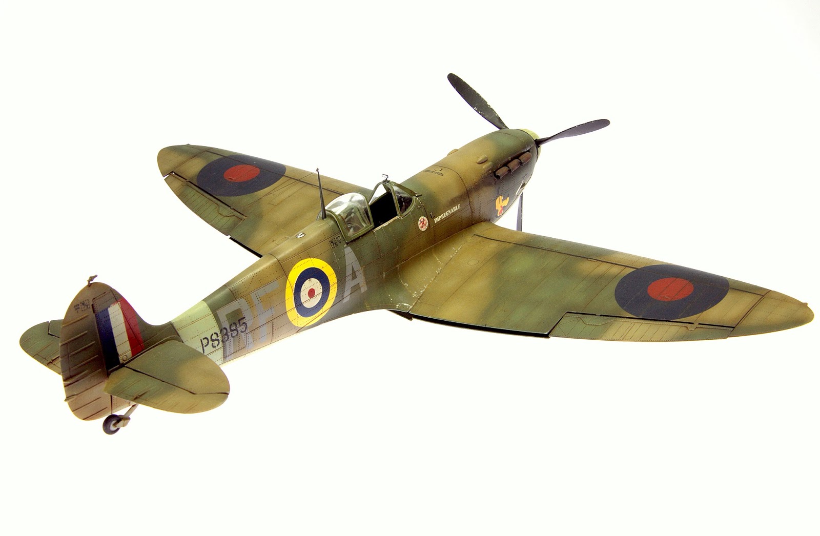 MODEL SECTOR: SUPERMARINE SPITFIRE MK. IIb, Revell 1:32