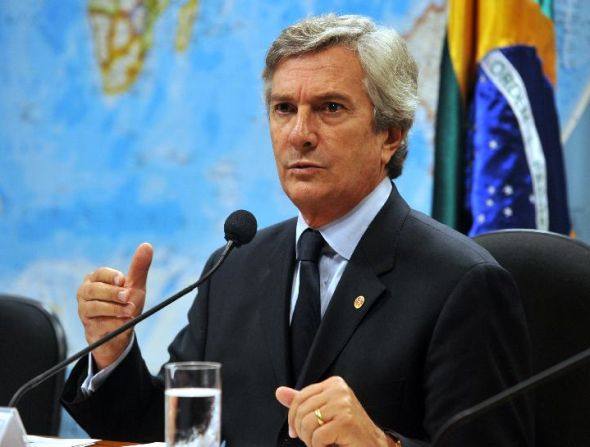 Fernando Collor depois de ser absolvido pelo supremo tribunal federal ...