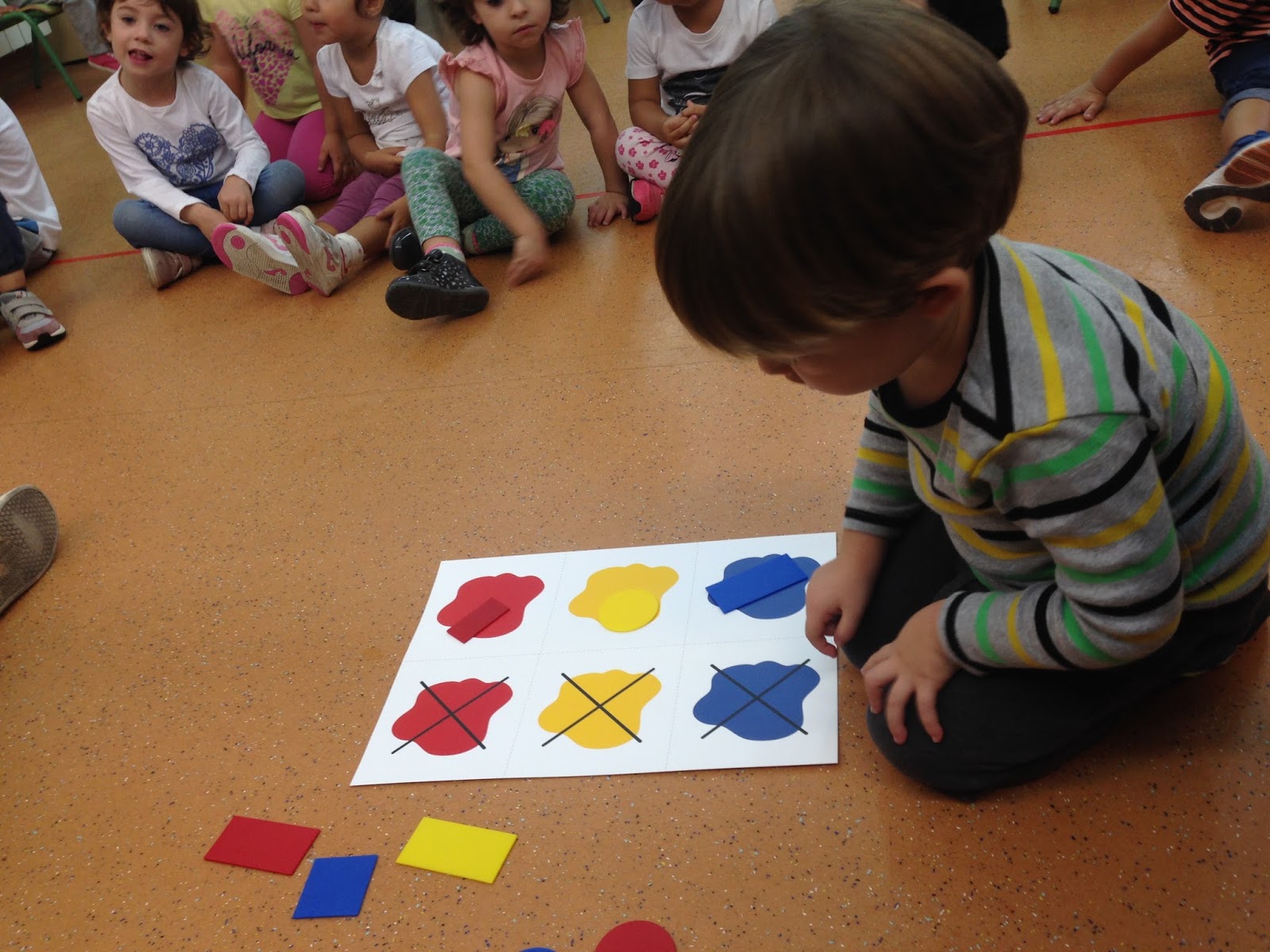 diasdecole: JUGAMOS CON FIGURAS Y COLORES