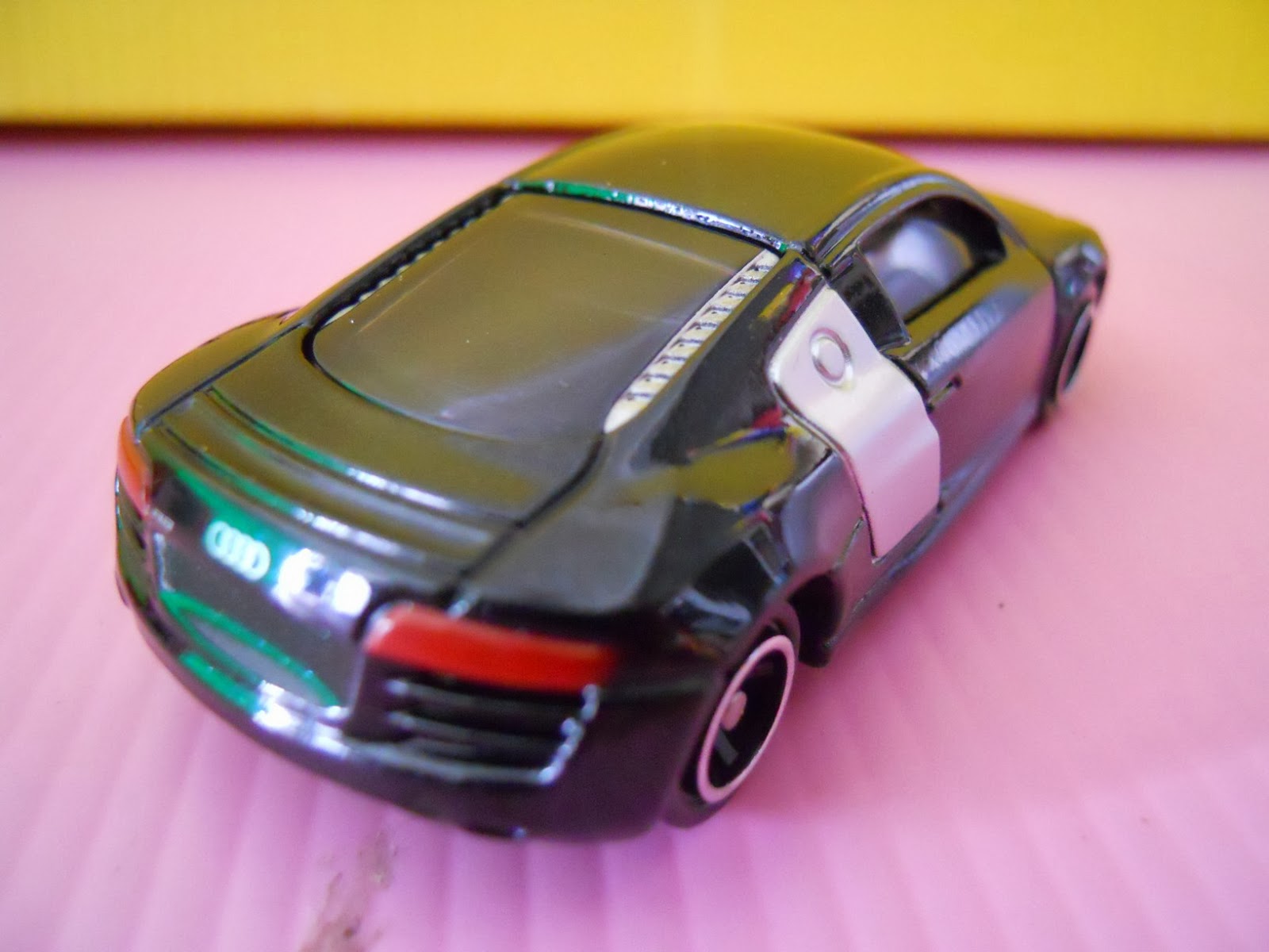 Dexters Diecasts (DexDC): Tomica #6 ~ Audi R8 (black)
