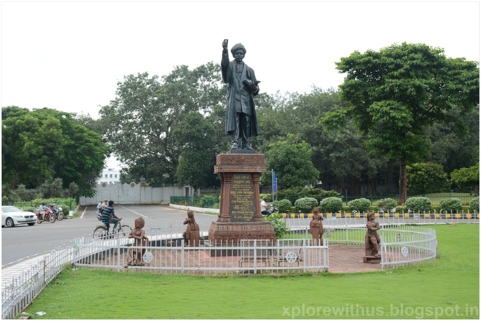 Our Travel Tales: Statues of India 5: Madhusudan Das, Bhubaneswar