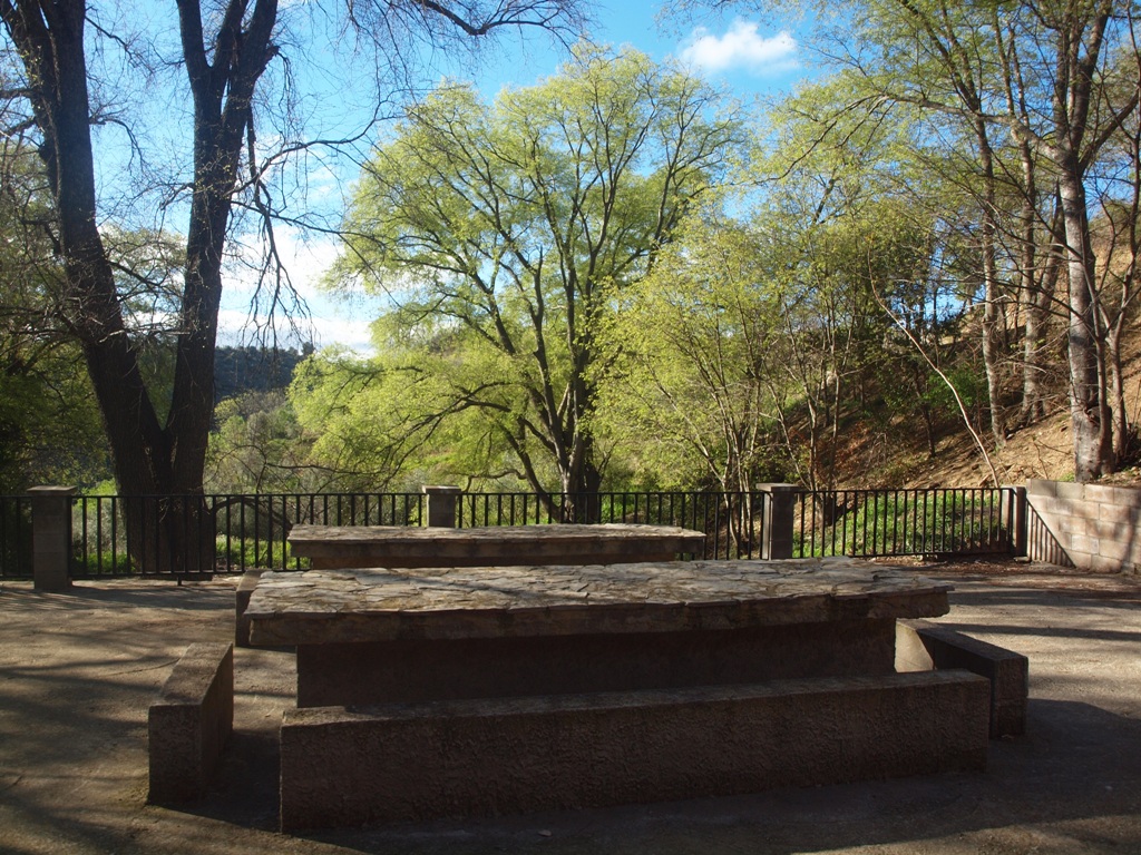 SOM DE PÍCNIC: Zona de pícnic La Font Vella, El Lloar, Priorat