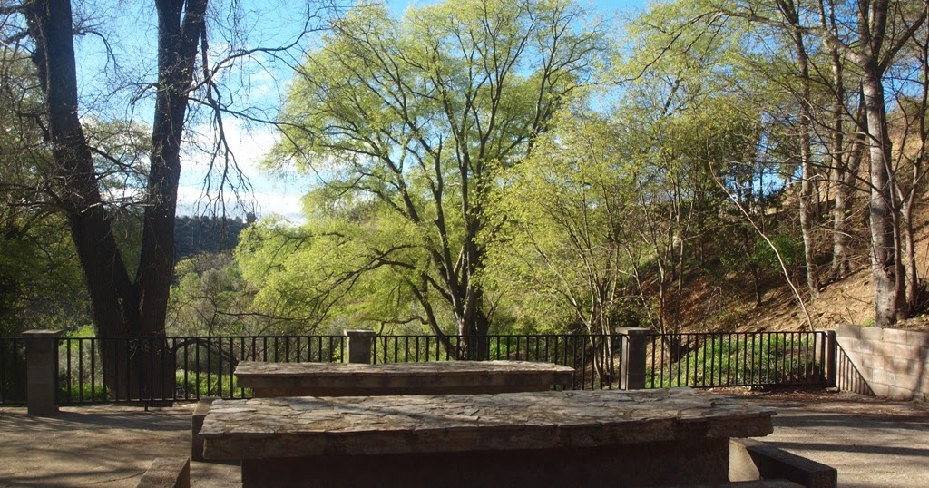 SOM DE PÍCNIC: Zona de pícnic La Font Vella, El Lloar, Priorat