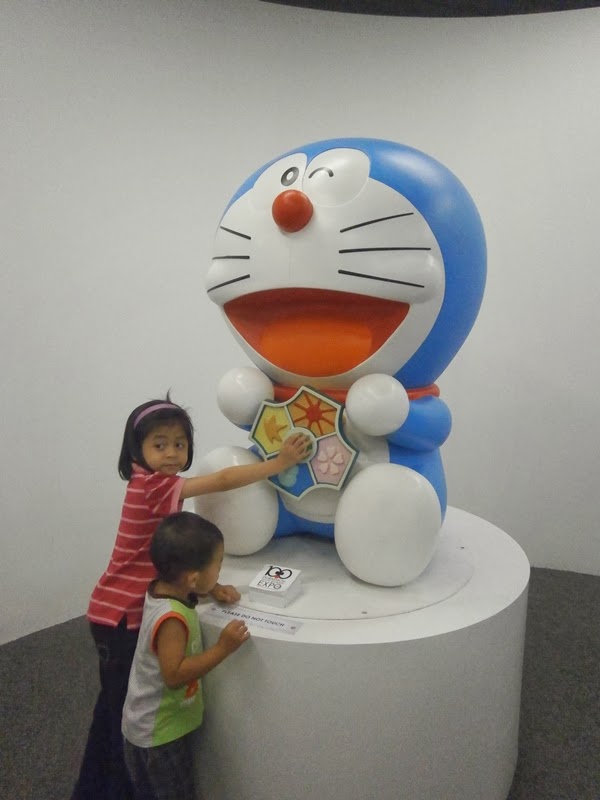 TRAVELOG: EKSPO 100 GAJET RAHSIA DORAEMON : Patung Doraemon je...We ...
