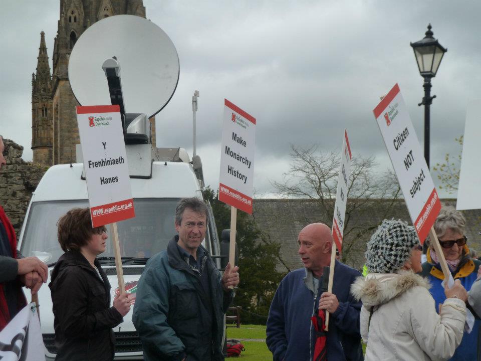 Democracy and Class Struggle: Welsh Republican's Protest Queens Visit ...