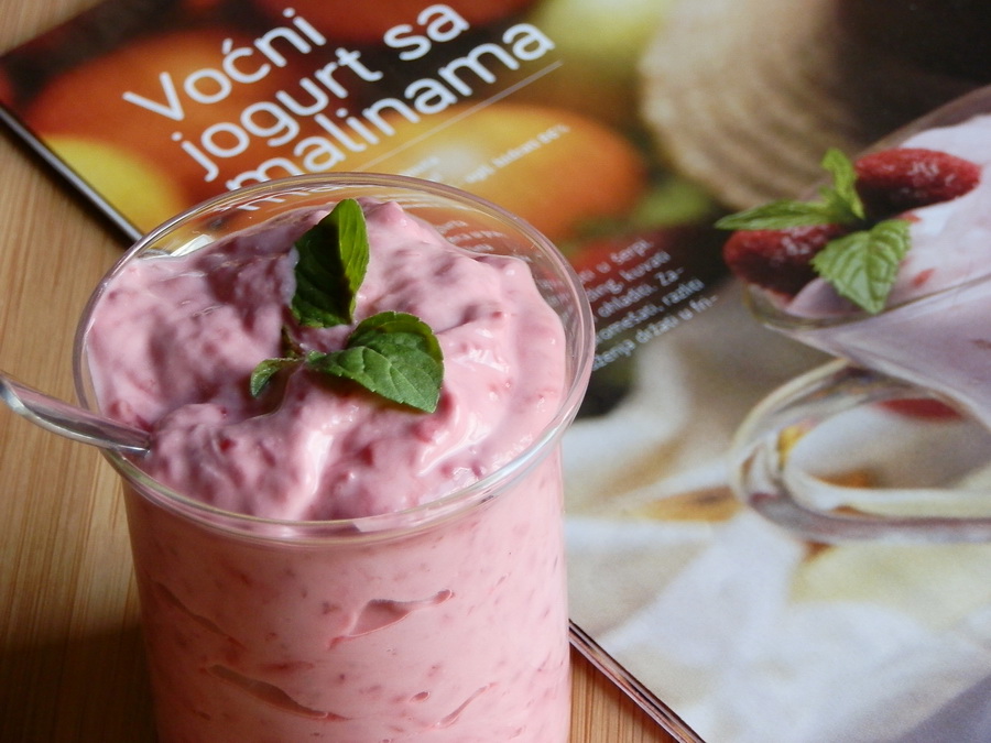 Hleb i so: Voćni jogurt sa malinama