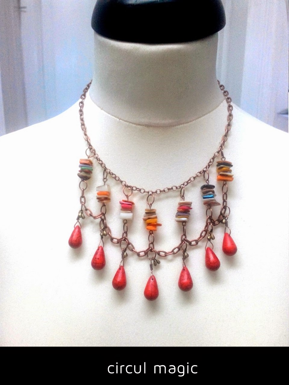 xiteen: Coliere: Culorile verii (Howlit rosu si sidef pe lant) - vandut