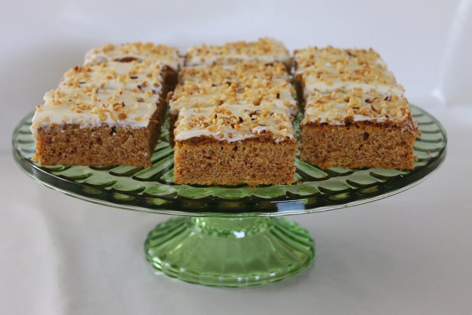 Tarun Taikakakut: Mehevä porkkanapiirakka (pellillinen)