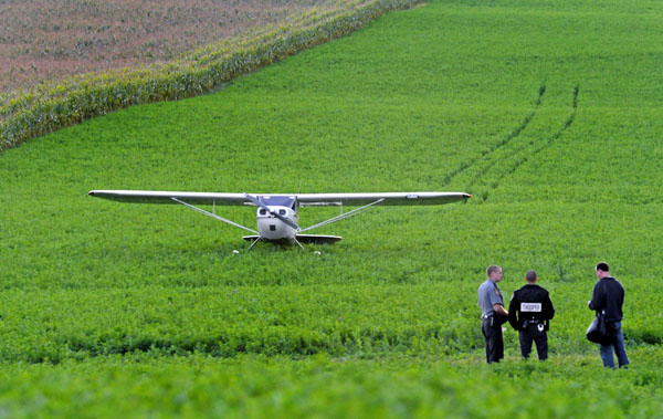 Tom Kelly IV - Recent Works: An airplane makes an emergency landing in ...