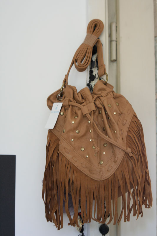 Alternative Space: geantă cu franjuri - VÂNDUTĂ!