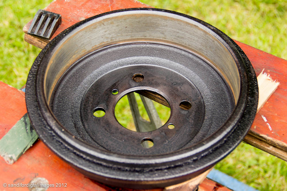 iRestoration TR7: Rear brake drum...